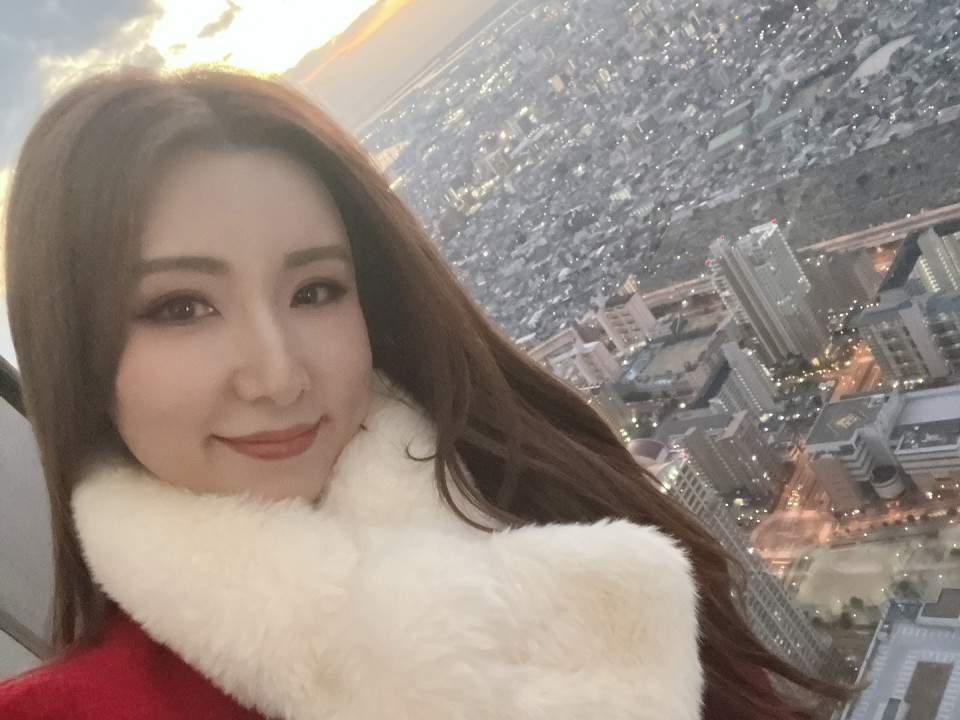 Kayee 譚嘉儀: 與偶像鄭秀文同台飆歌 圓夢開唱 | 加拿大中文電台 AM1470 FM96.1