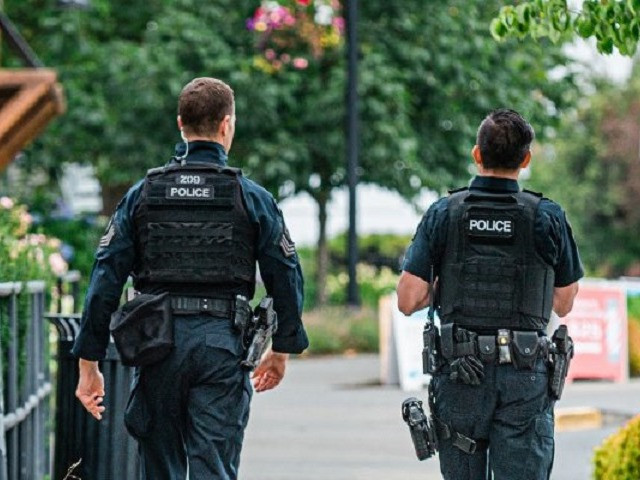 Central Saanich警員性侵案 43歲被捕警Matthew Ball自殺亡 | 加拿大中文電台 AM1470 FM96.1